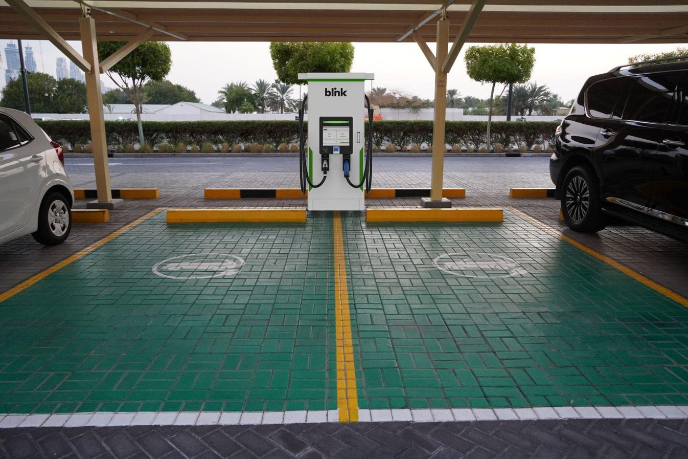 Blink 60kW-180kW Charging Station – Dual Port Level 3 Free Standing DC ...